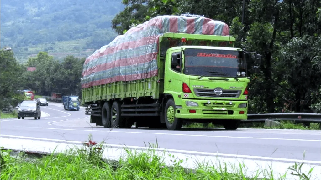 Sewa Truk Box Semarang CDE, CDD, Fuso, Tronton, Wingbox